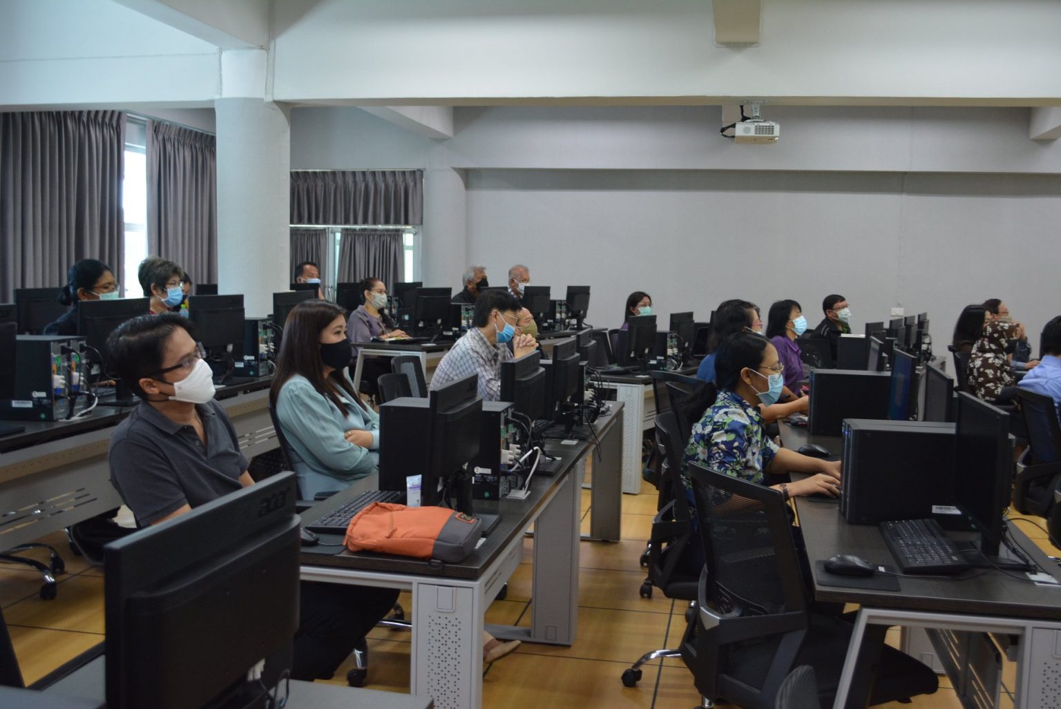 หลักสูตร “การจัดการเรียนการสอนออนไลน์ขั้นพื้นฐาน รุ่นที่ 2”